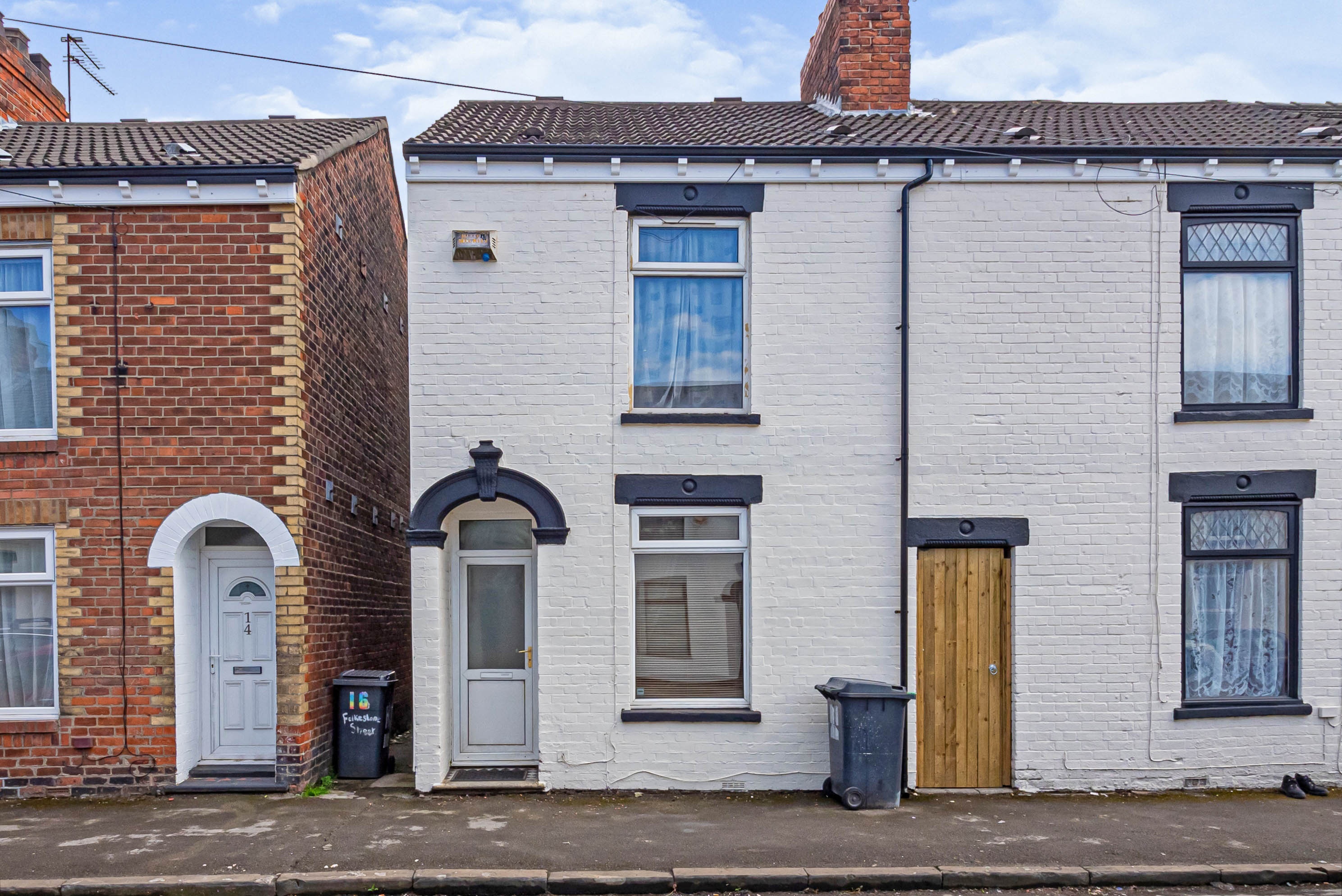 2 bedroom terraced house for sale in Folkestone Street, Hull, HU5 1BH