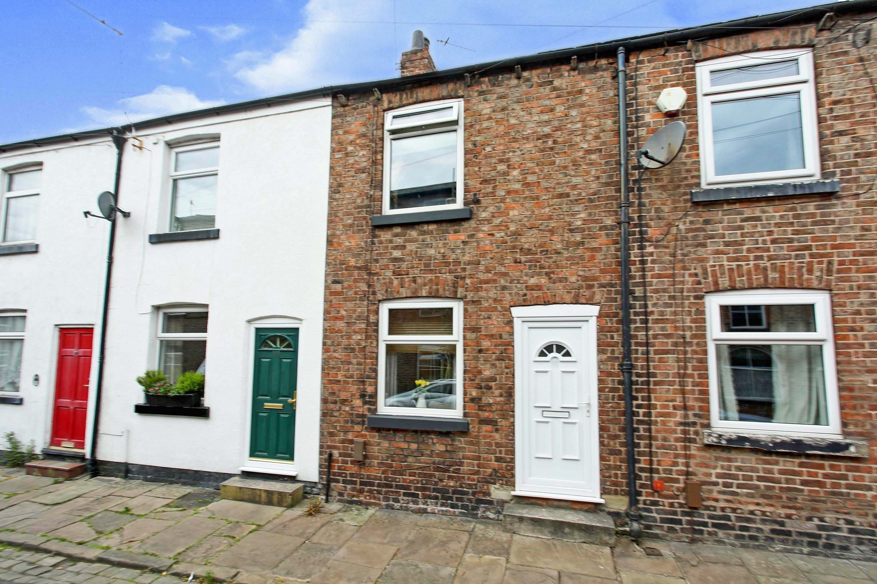 2 bedroom terraced house for sale in Pitt Street, Macclesfield, SK11 7PT