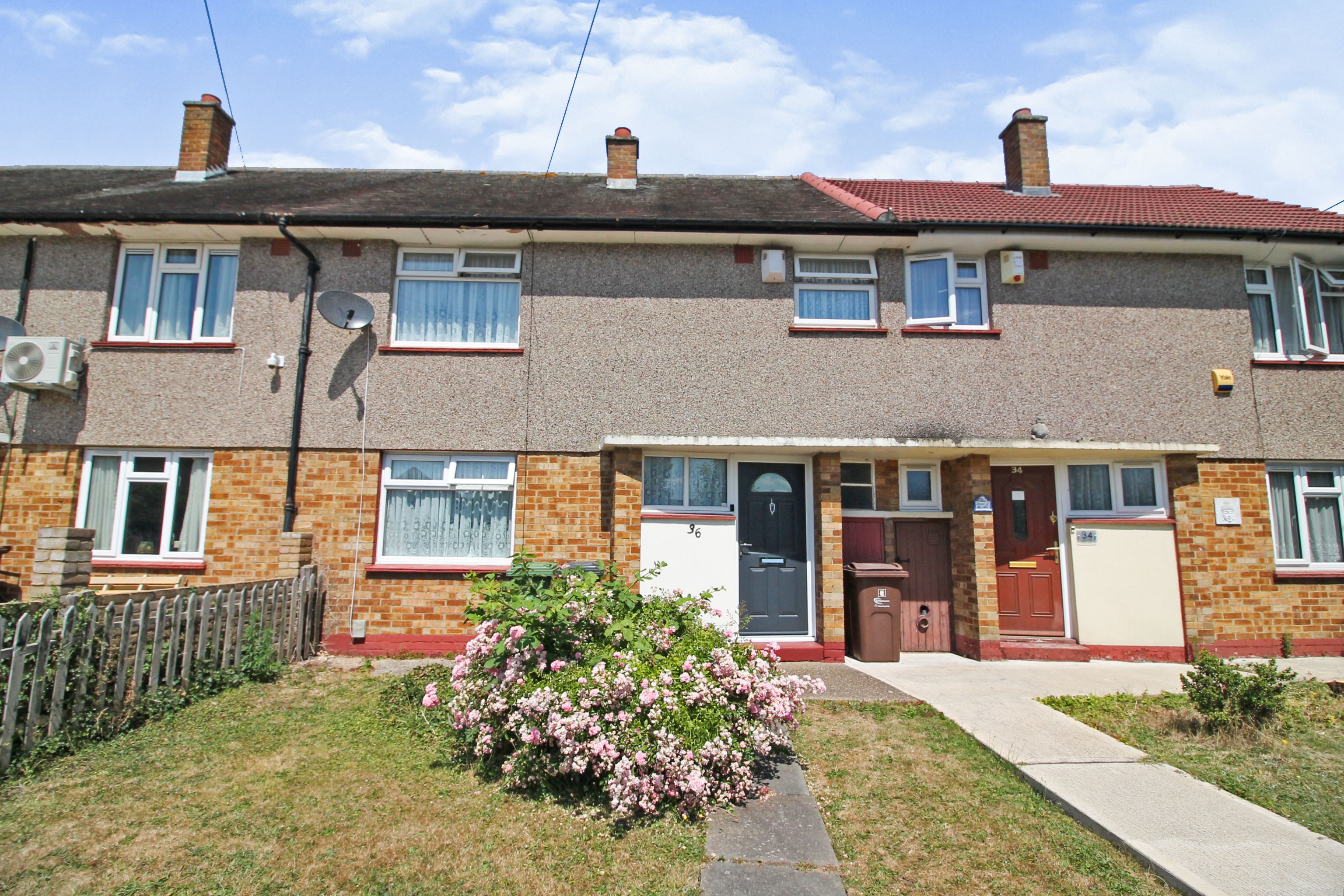 3 Bedroom Terraced House For Sale In Rose Lane Romford Rm6 5ju