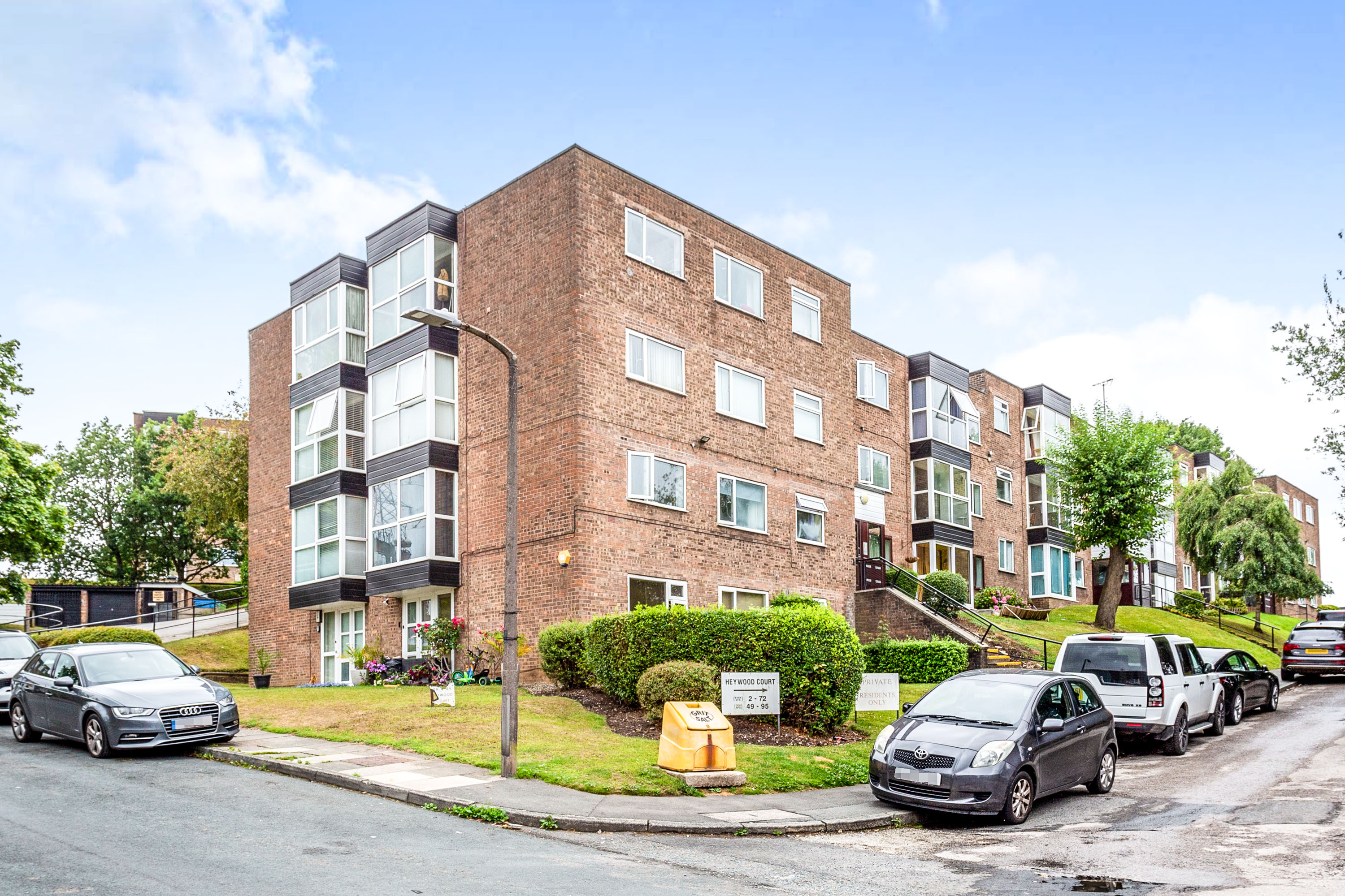 1 bedroom flat for sale in Heywood Court, Manchester, M24 4RR