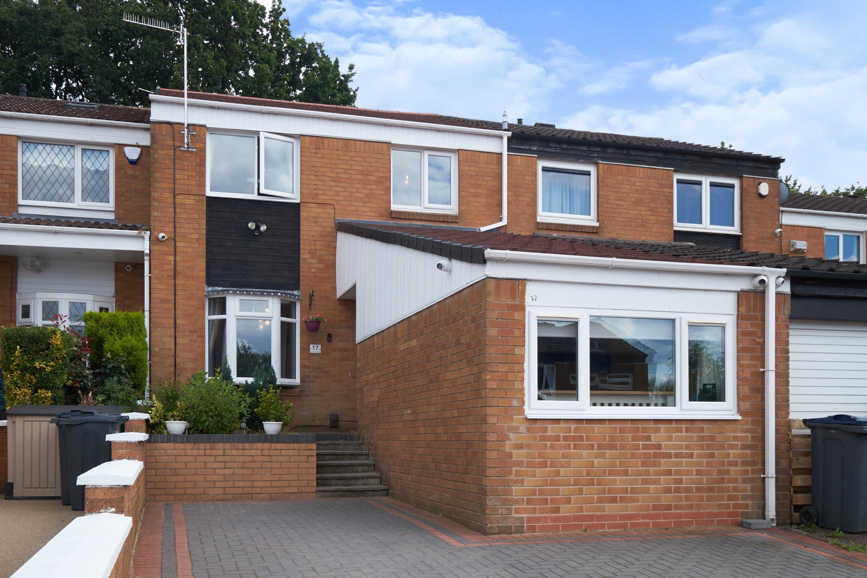 3 Bedroom Terraced House For Sale In Greenway Gardens Birmingham B38 9ry
