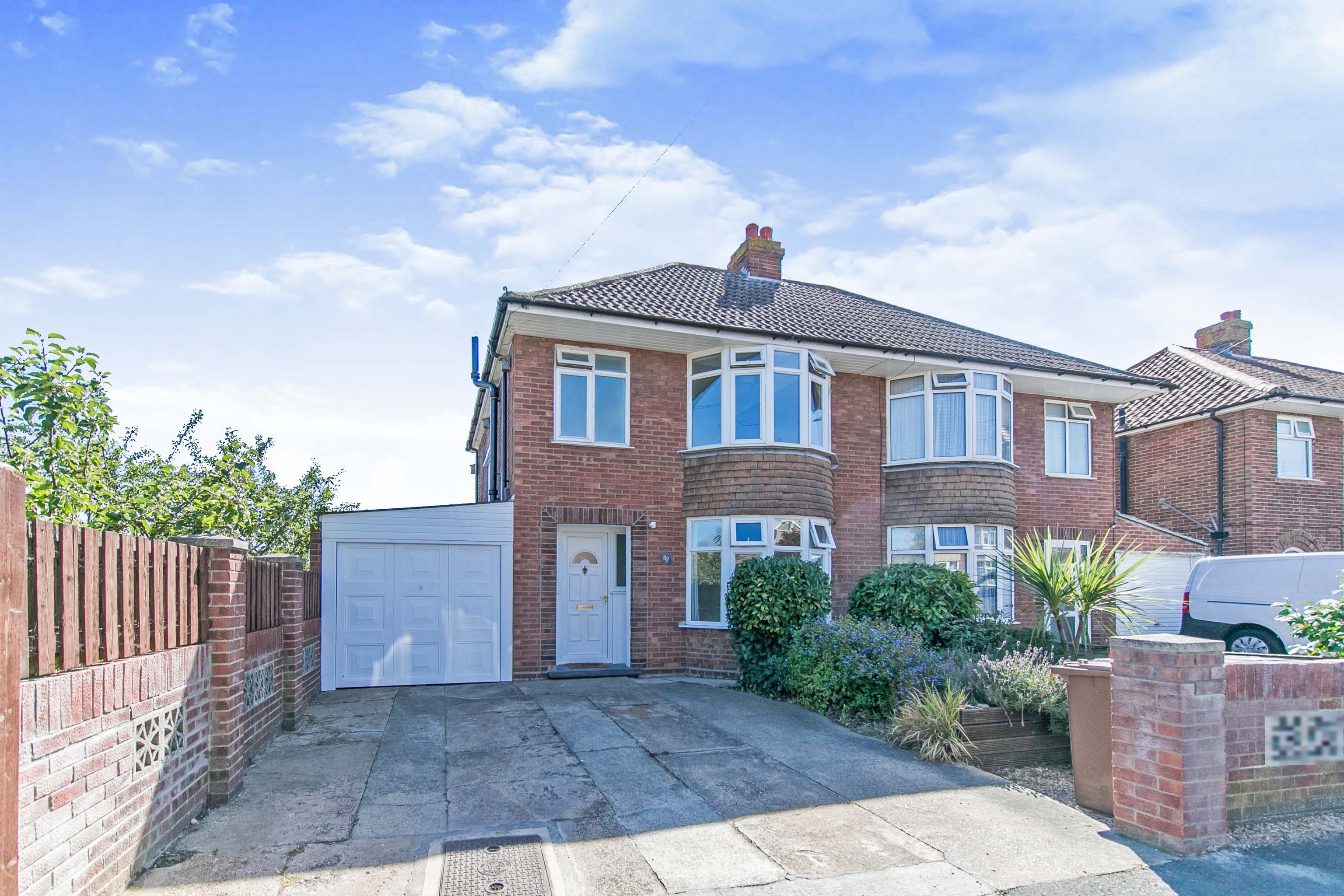 3 bedroom semi-detached house for sale in Pinecroft Road, Ipswich, IP1 6BN