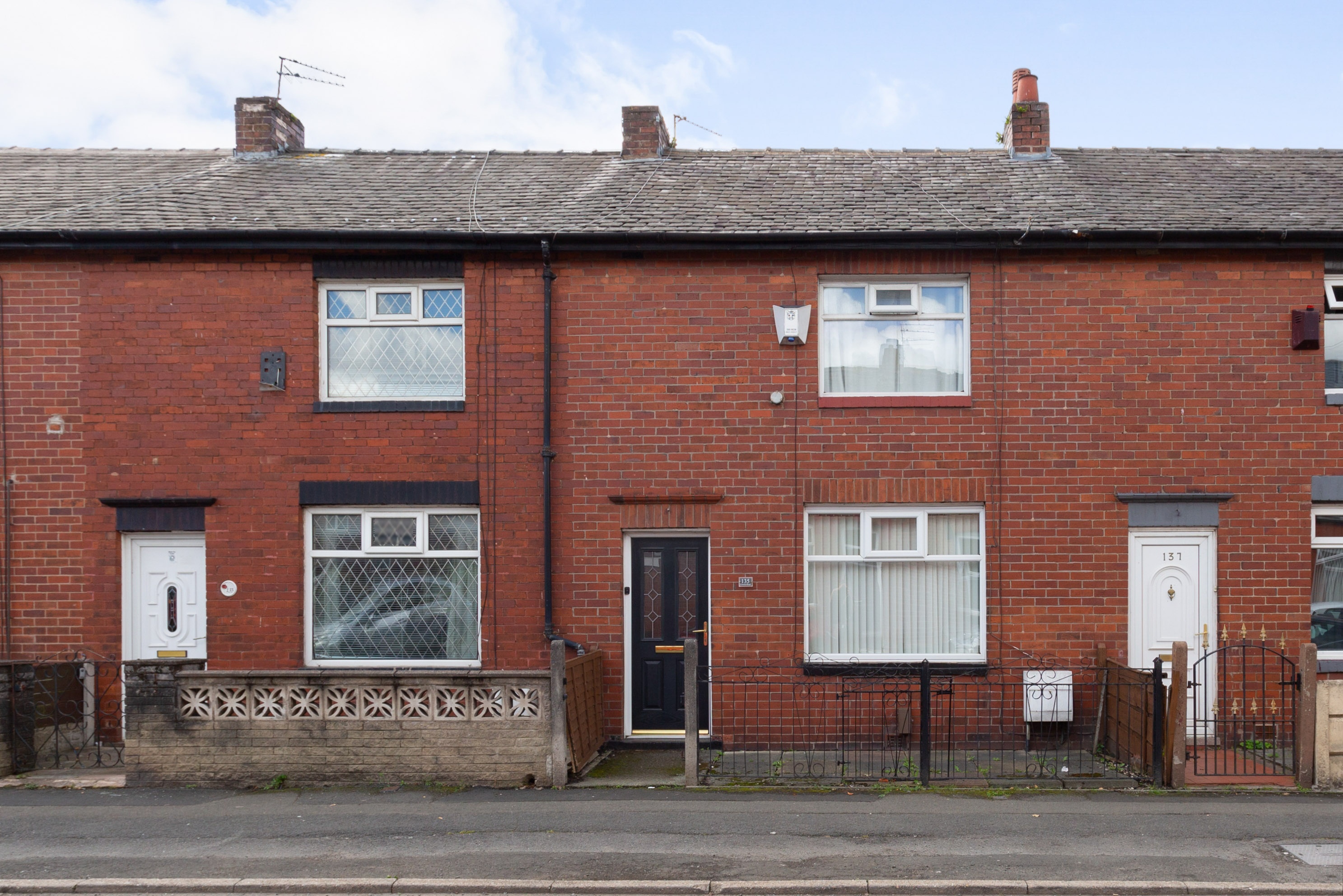 2 bedroom terraced house for sale in Curzon Road, Ashton-under-lyne ...