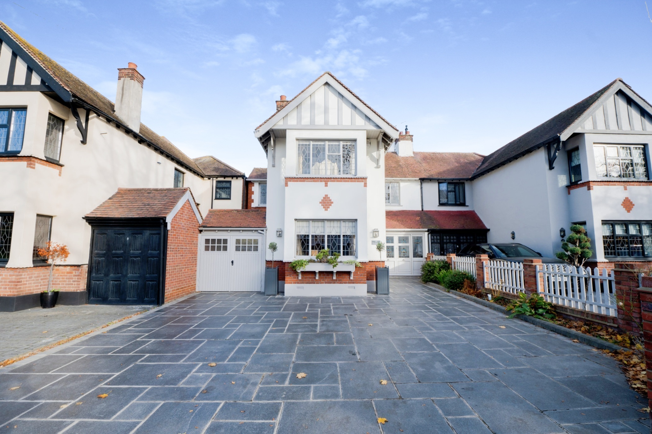 3 bedroom semi-detached house for sale in Elm Avenue, Upminster, RM14 2AY