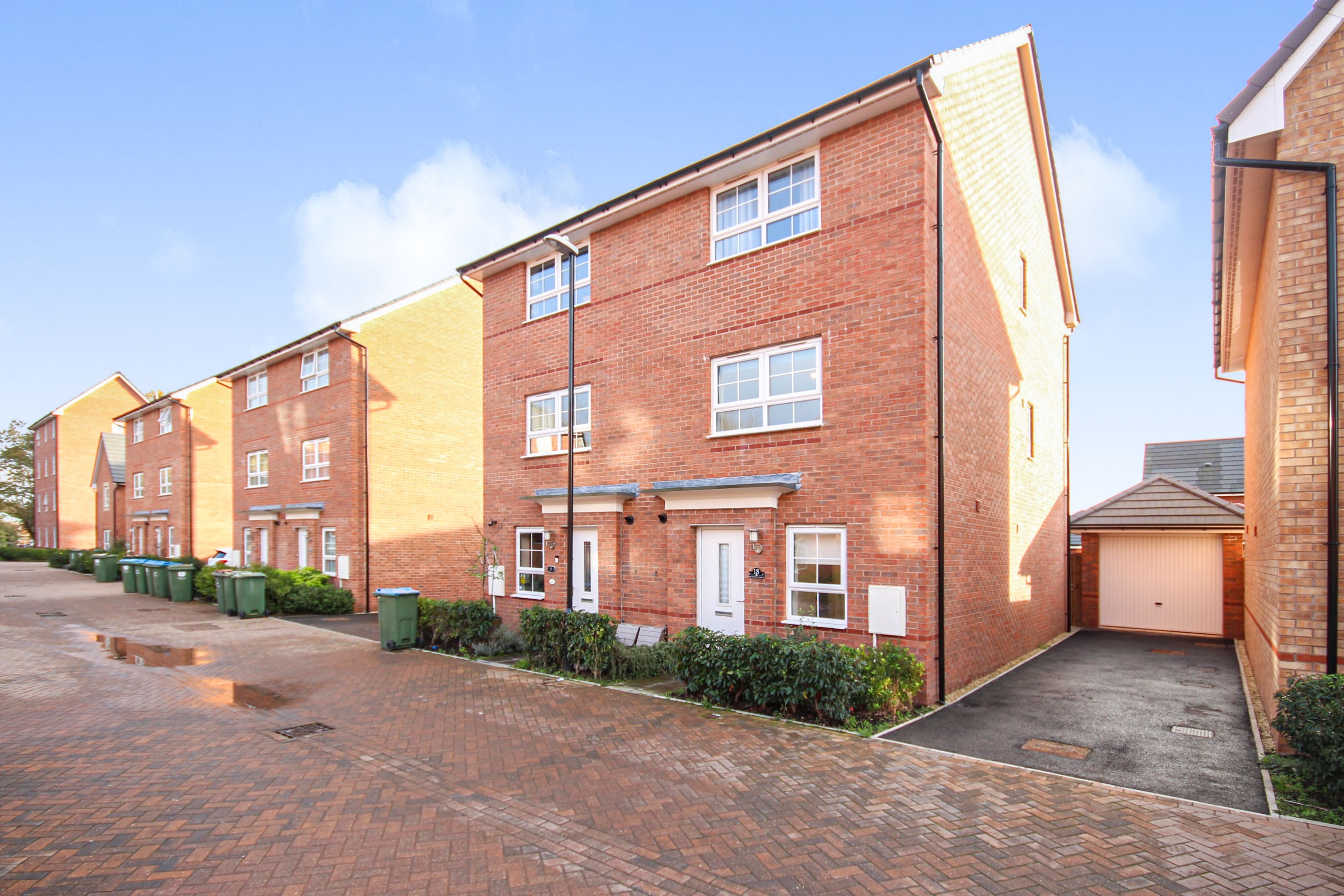 4 bedroom semi-detached house for sale in Brambling Avenue, Coventry ...