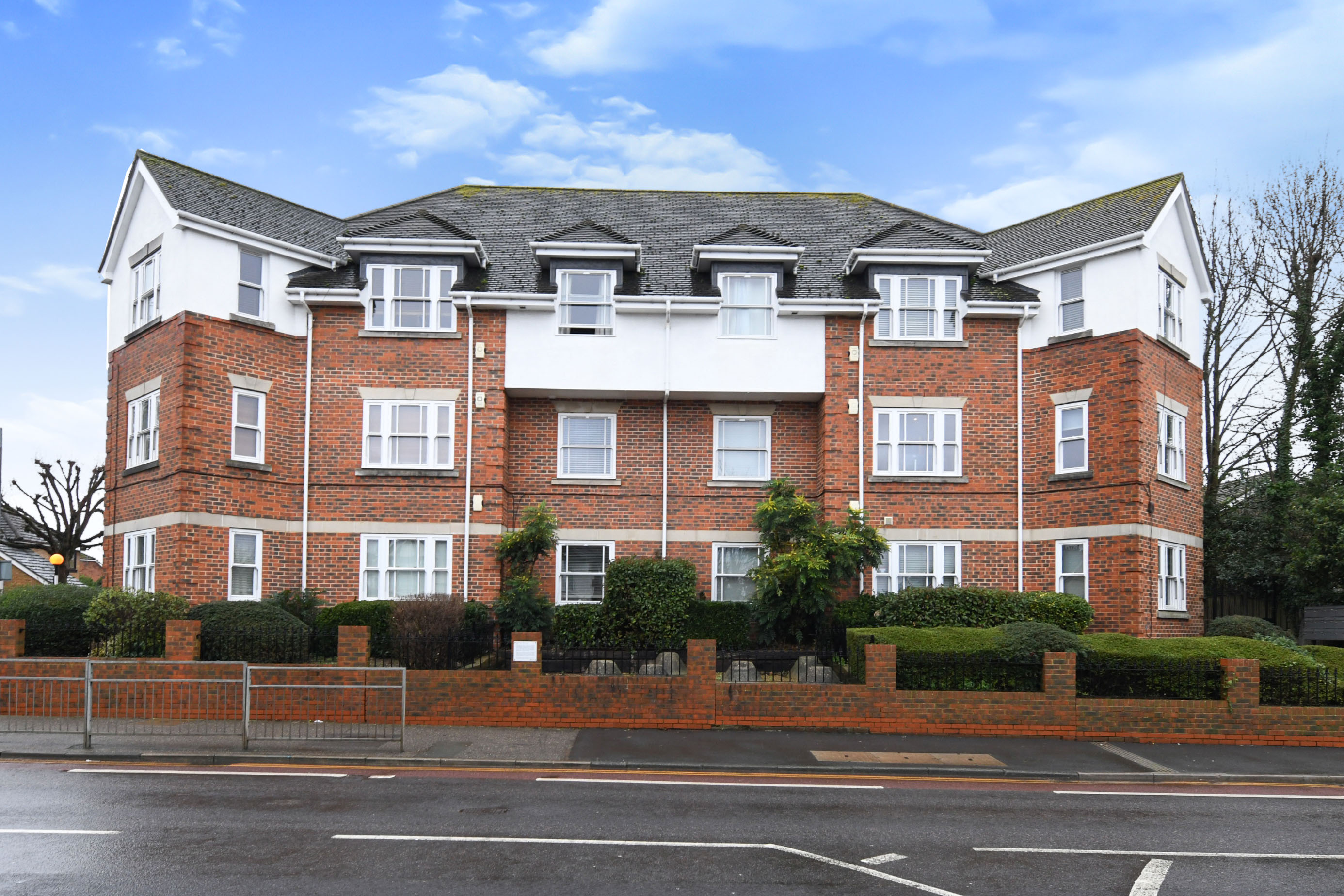 2 bedroom flat for sale in 173 Broomfield Road, Chelmsford, CM1 1RT
