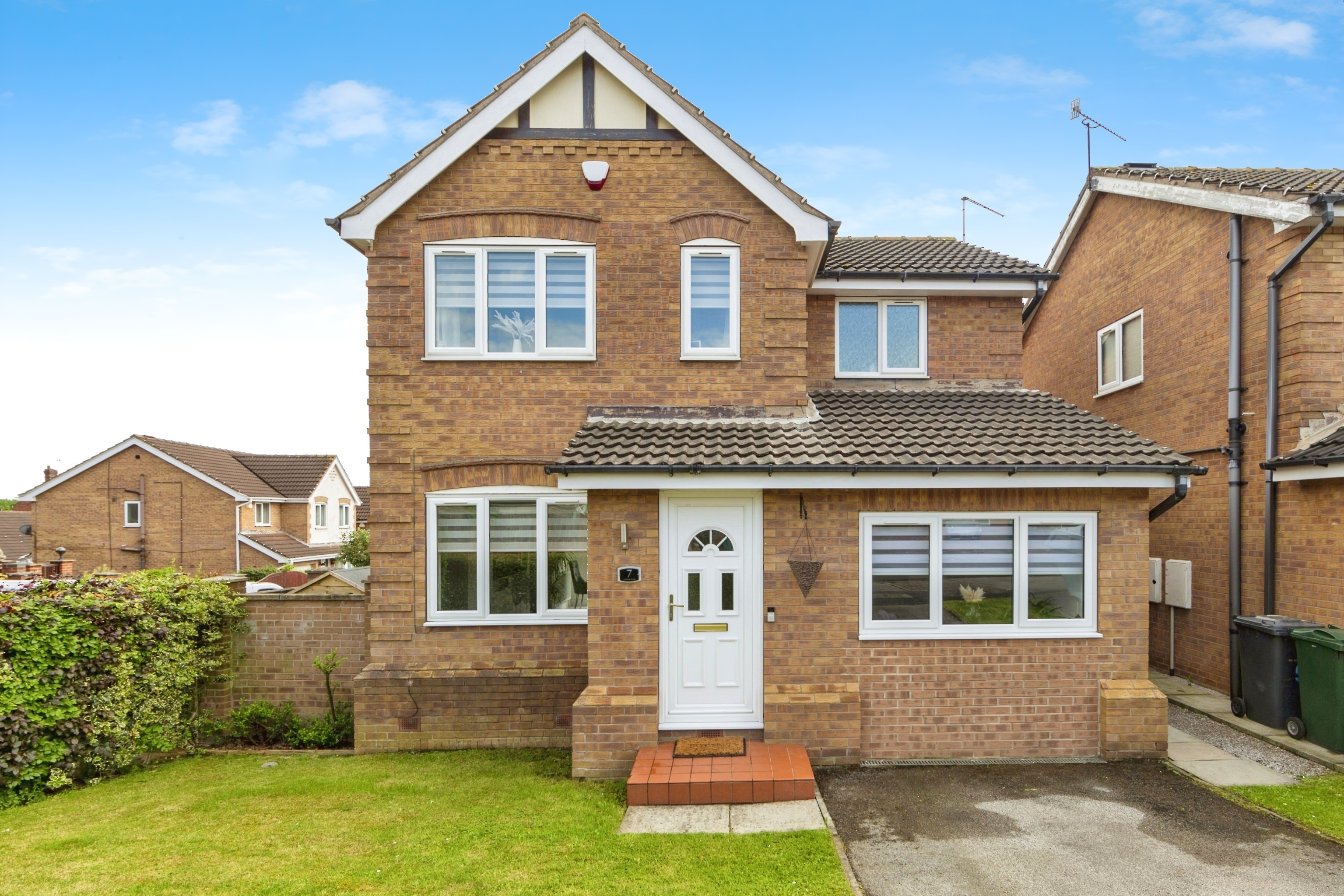 3 bedroom detached house for sale in Carlton Road, Rotherham, S62 6FB