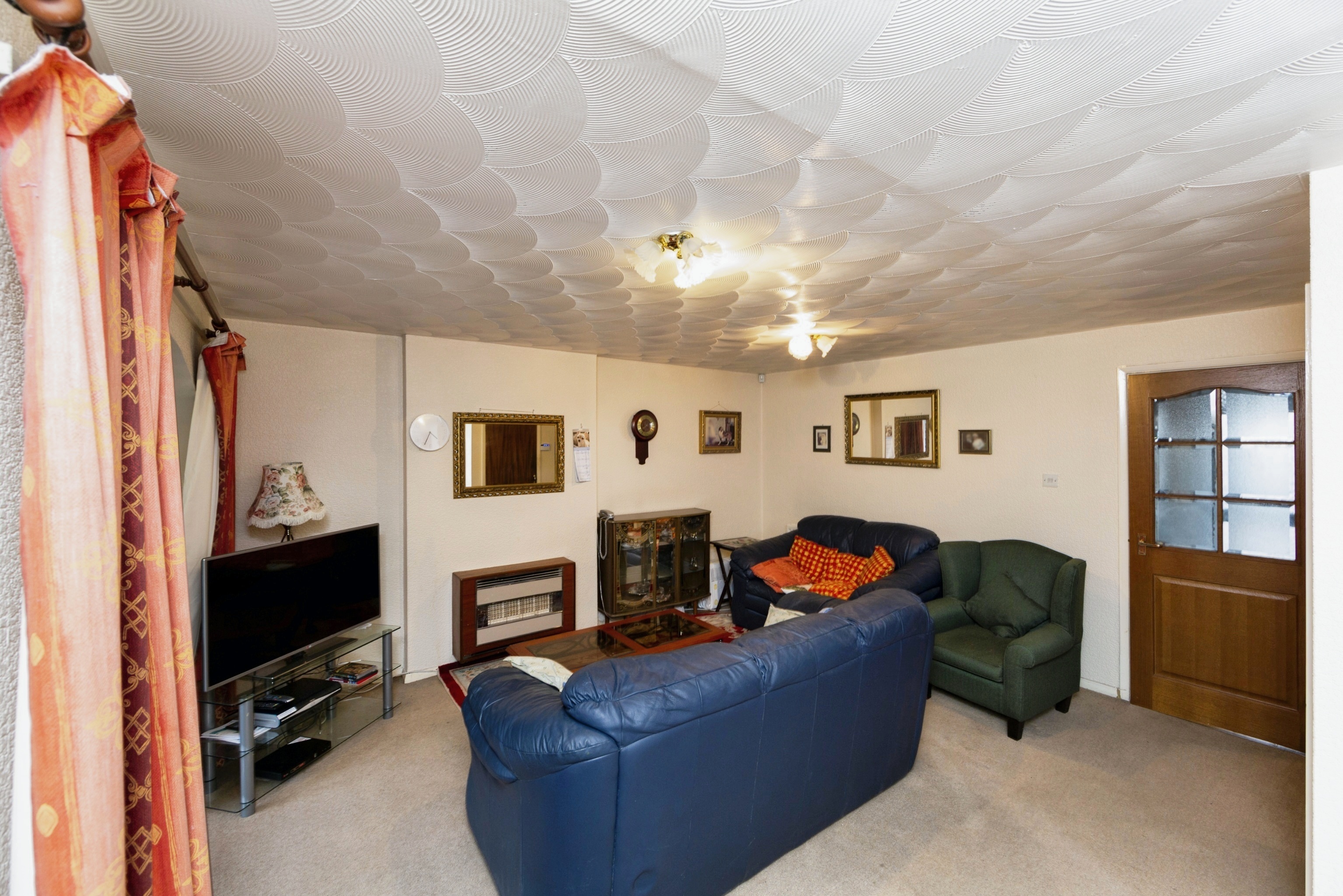 3 bedroom detached house for sale in Chapel Road, Sheffield, S35 1QL