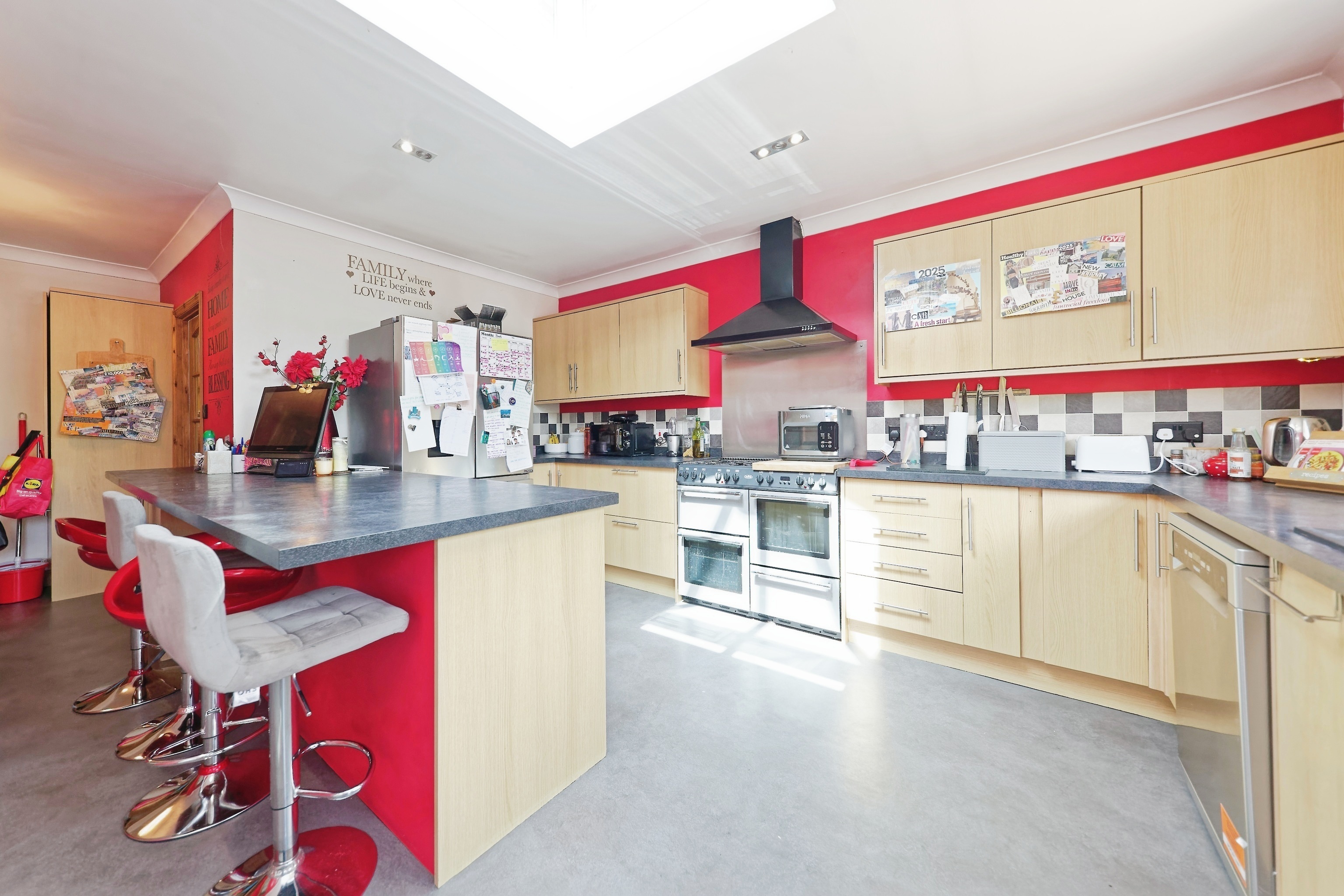 5 bedroom semi-detached house for sale in Margate Road, Ramsgate, CT12 6SP